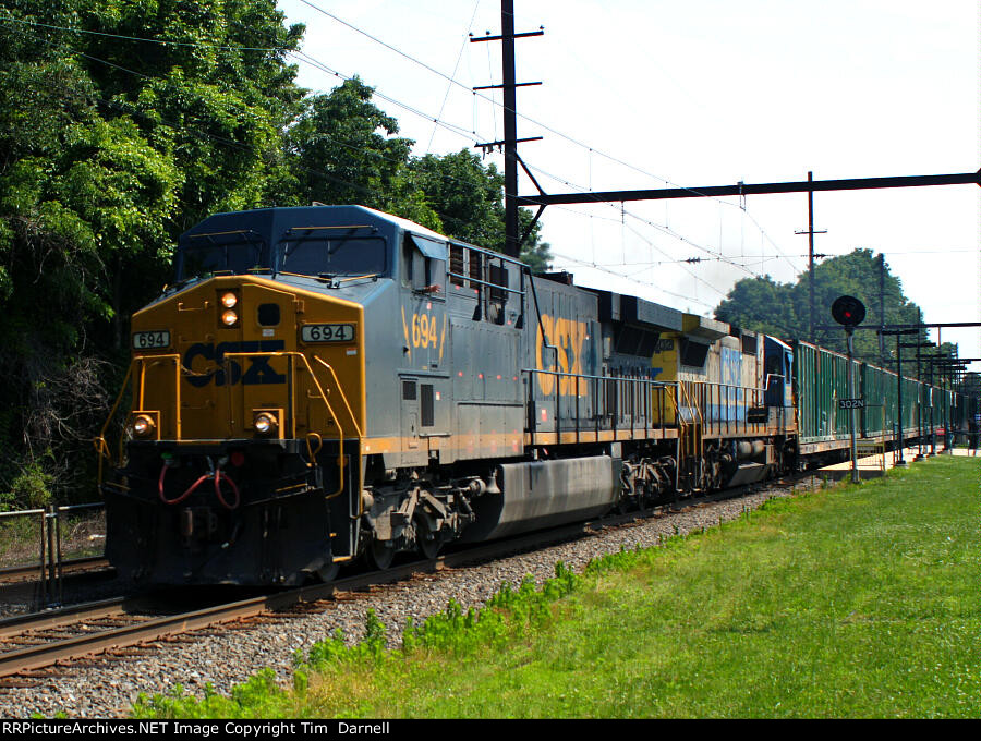 CSX 694, 7602 on Q703